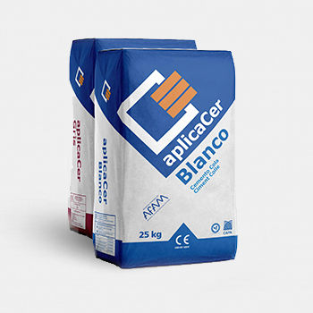 Adhesivo cementoso aplicaCer de Cementos Capa. Color: gris. Interiores ...