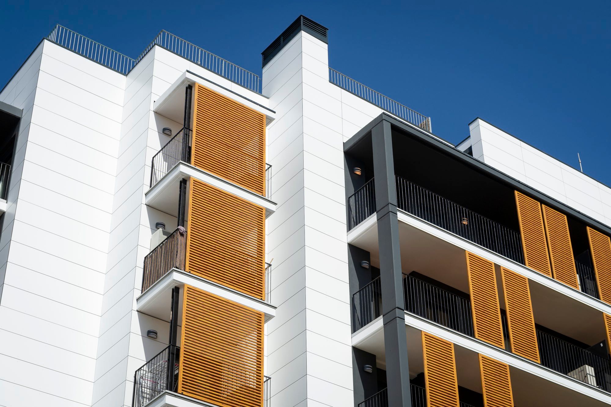 Fachada ventilada con placas EDF TRESPA® METEON® FR 10 mm color C01.21 ...