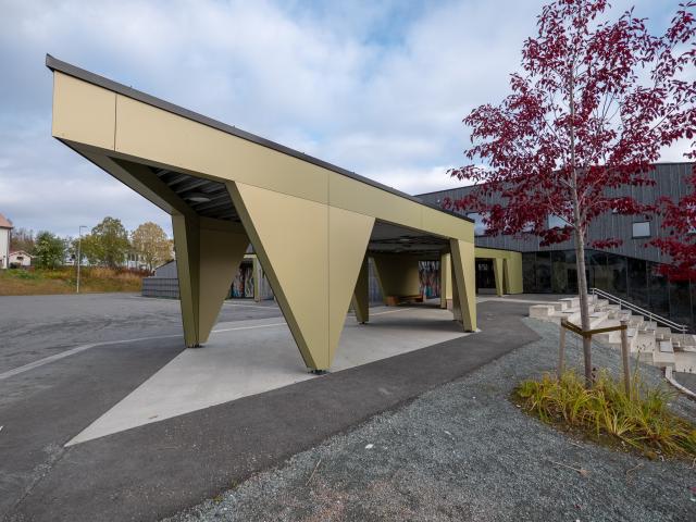 Fachada ventilada con placas EDF TRESPA® METEON® FR 10 mm color C01.21 ...